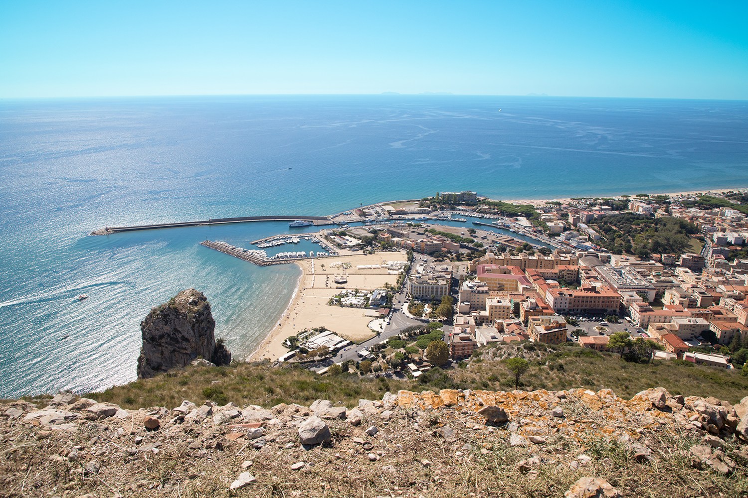 Alla scoperta della Madonna del Monte Leano: un'escursione primaverile ...